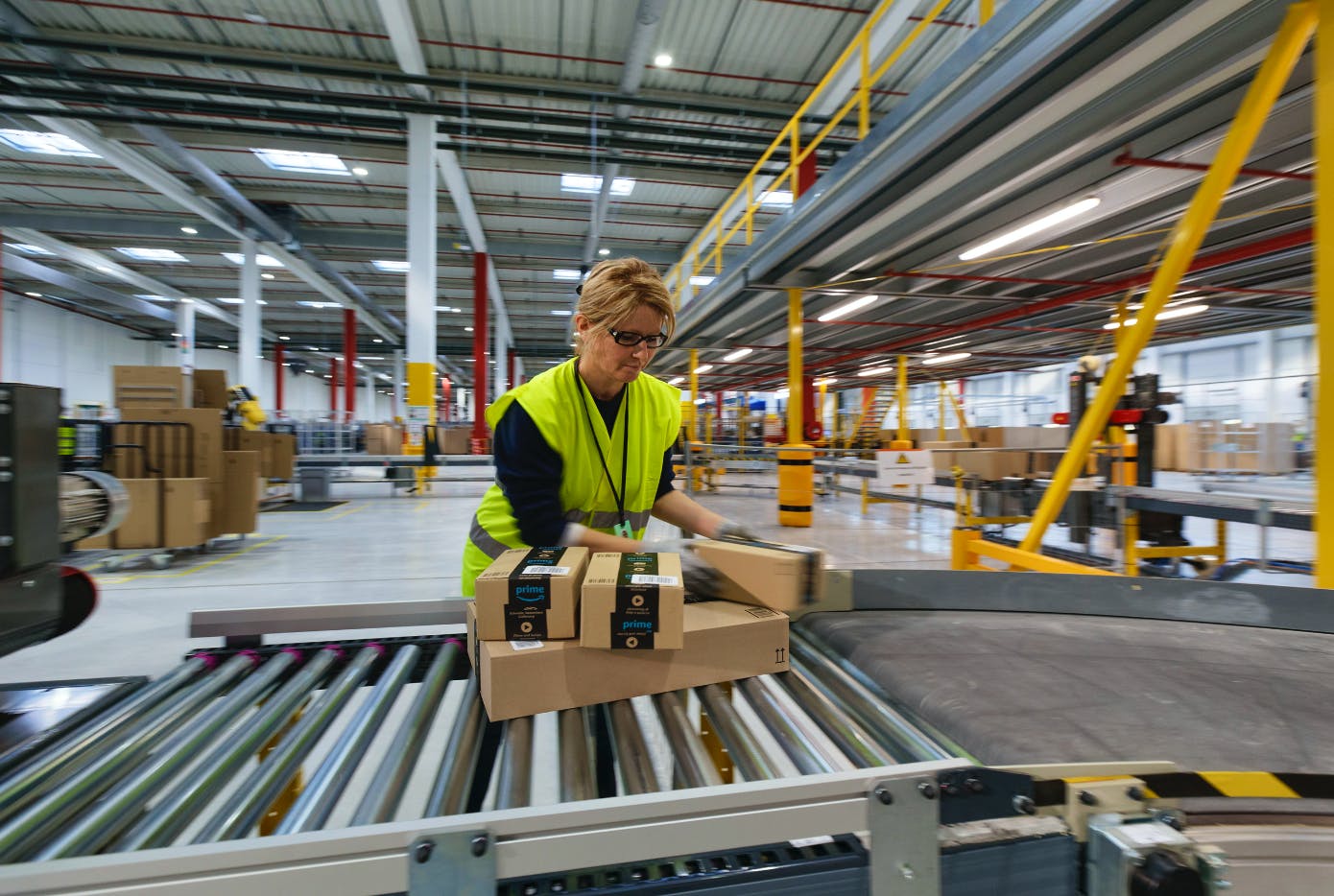 Amazon monte en selle — Shorthand Social