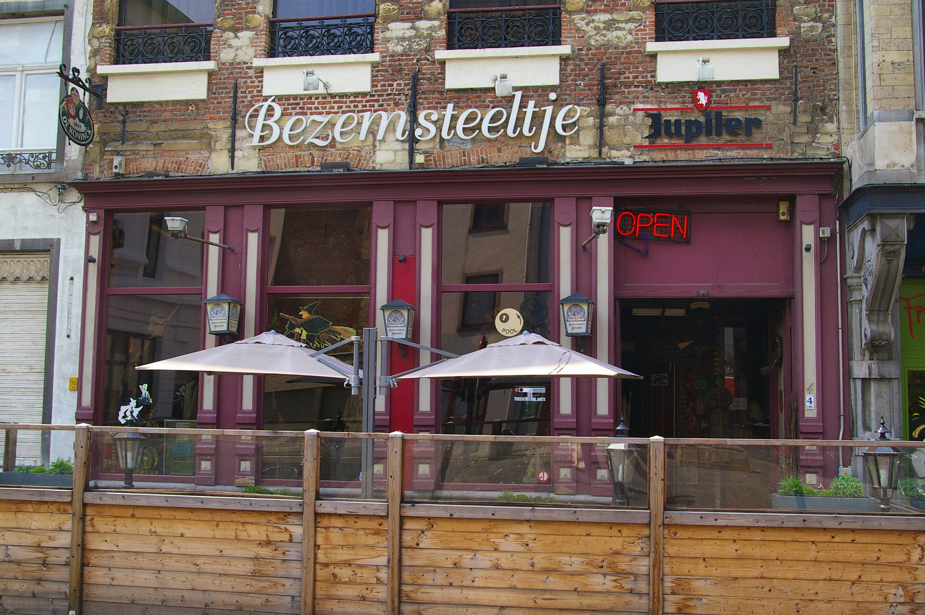 Antwerpen in 10 cafés — Shorthand Social