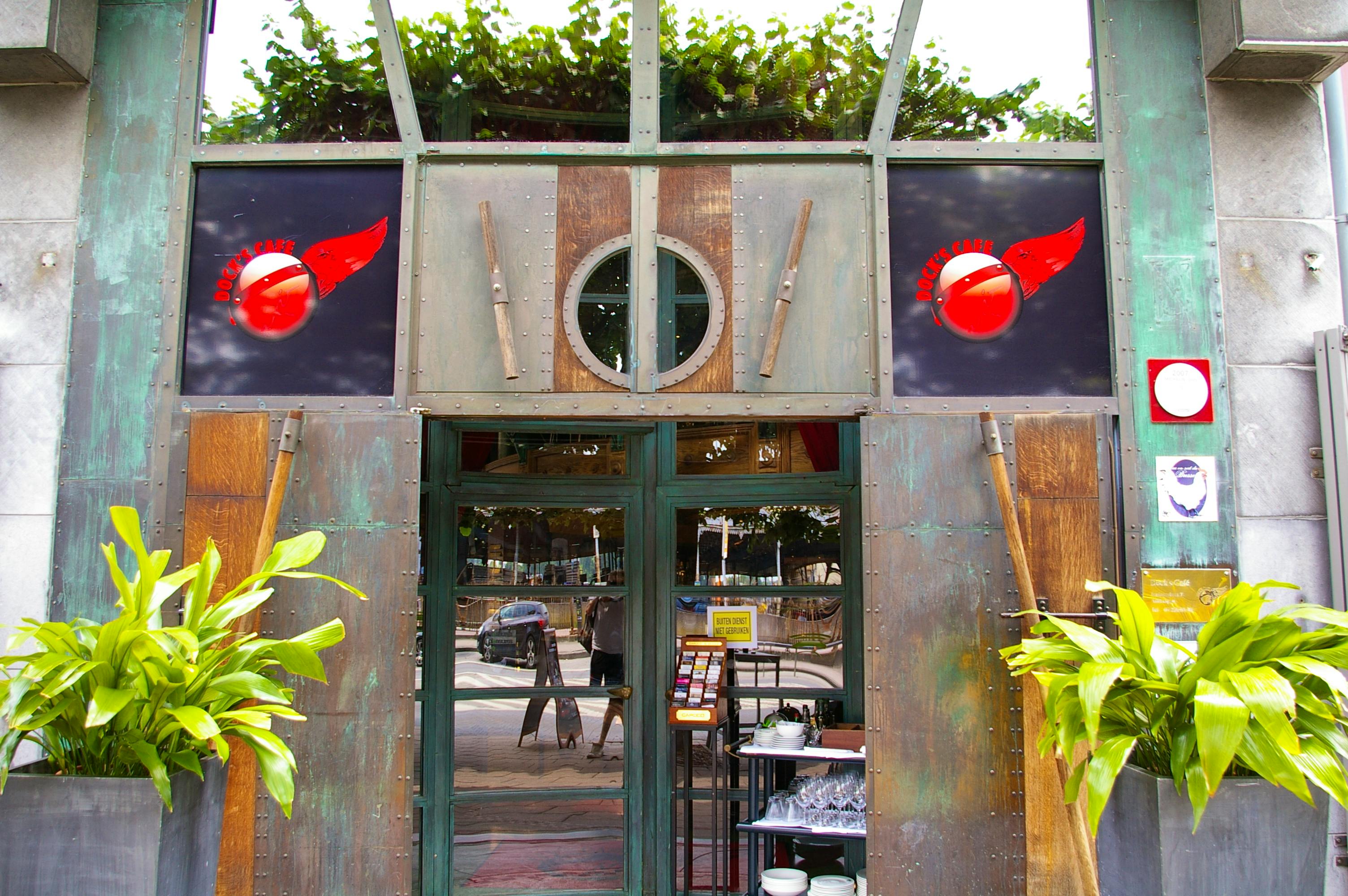 Antwerpen in 10 cafés — Shorthand Social