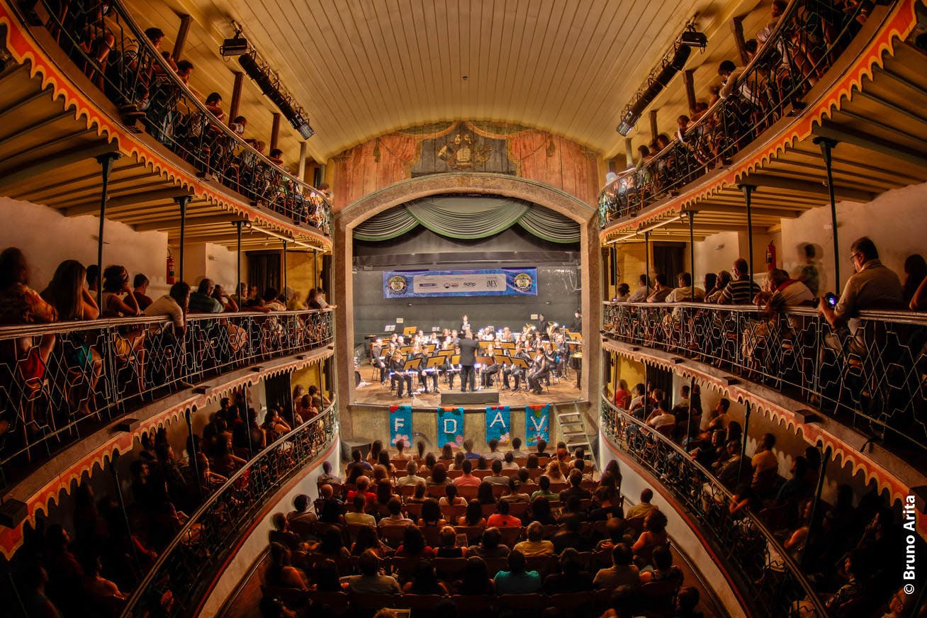 Fechado para obras — Shorthand Social