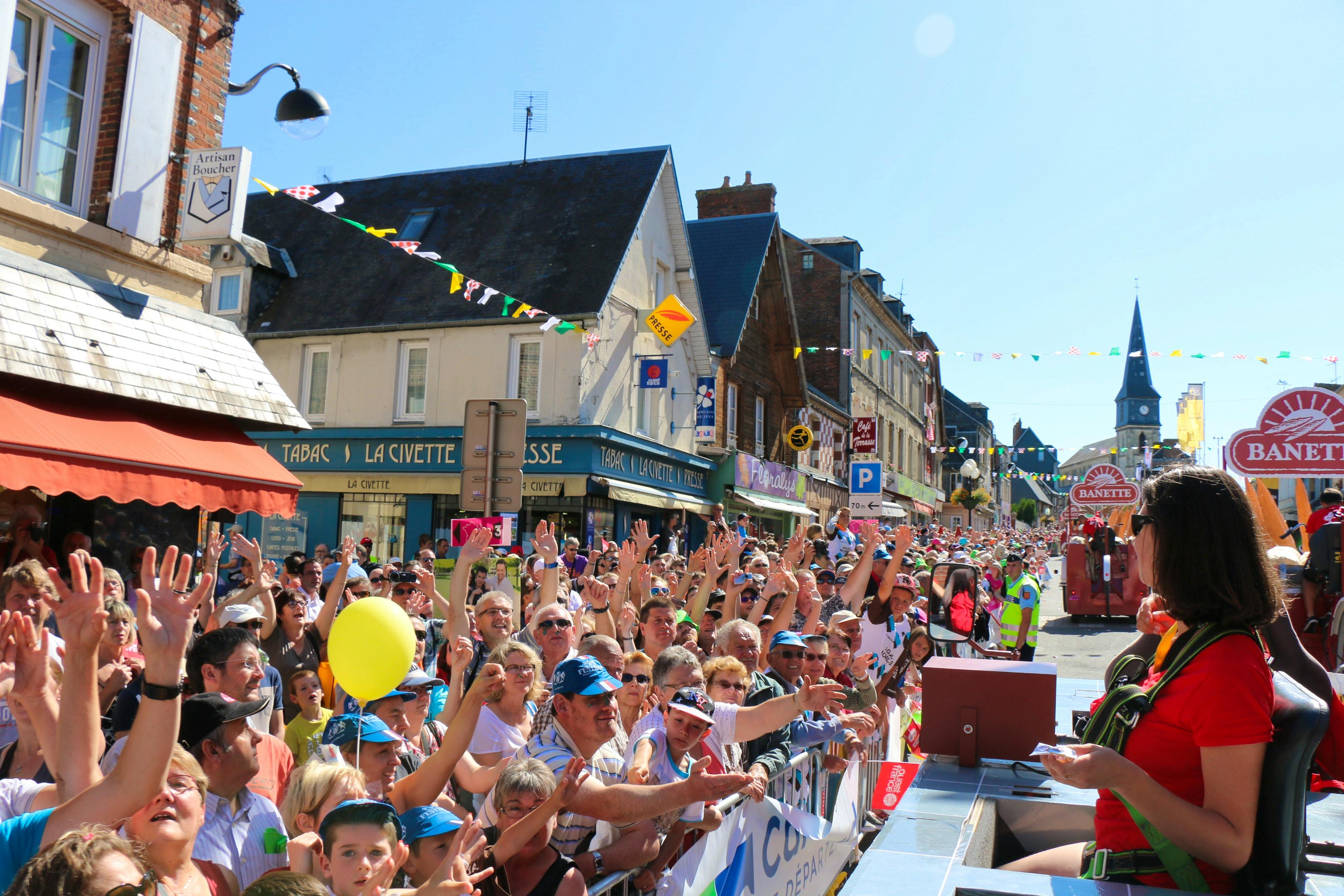 Maëva, 19 ans, étudiante et caravanière sur le Tour de France ...
